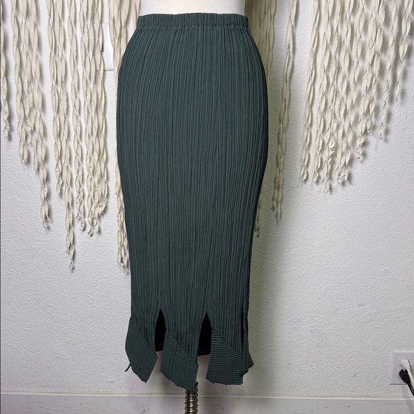 Babette | Skirts | Babette San Francisco Green Pleate Midi Length ...